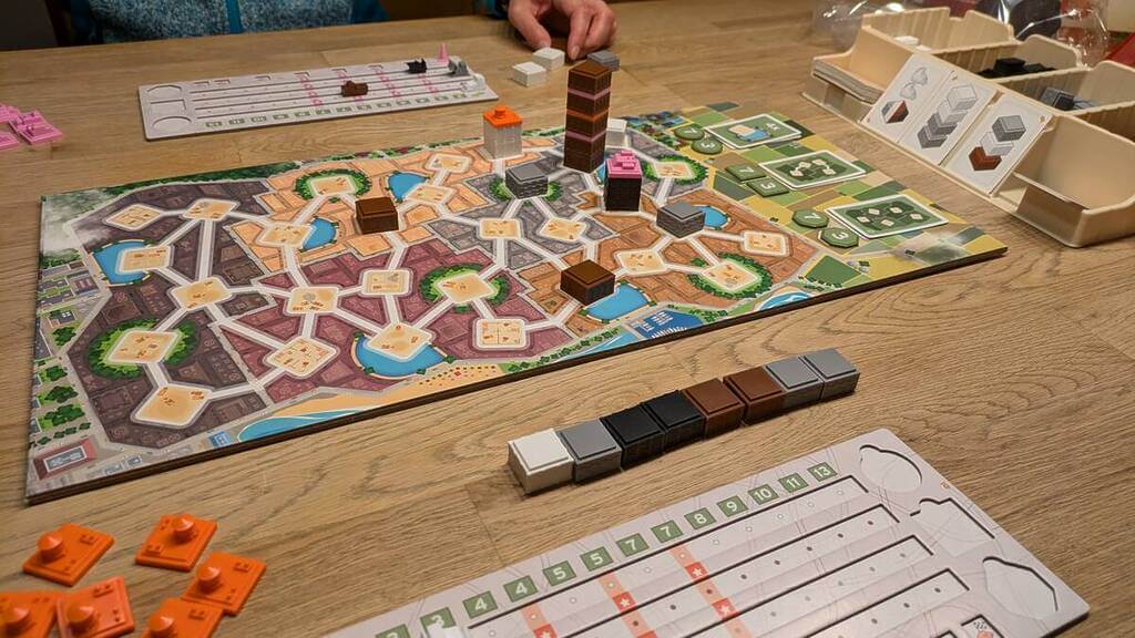 Board game review of Tower Up: The Monopoly killer in terms of easy ...